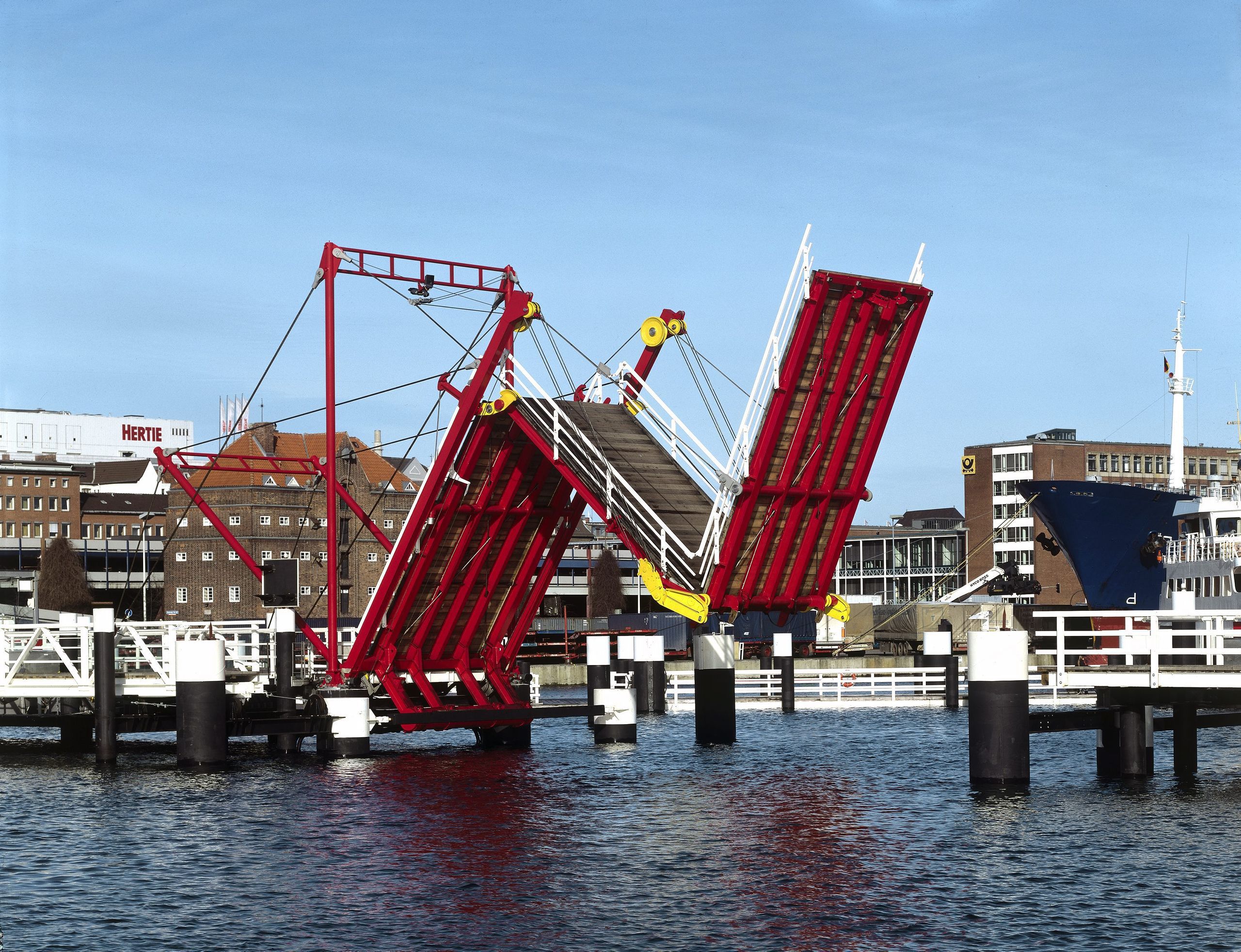 Bridge across the River Hörn - Projects - gmp Architekten