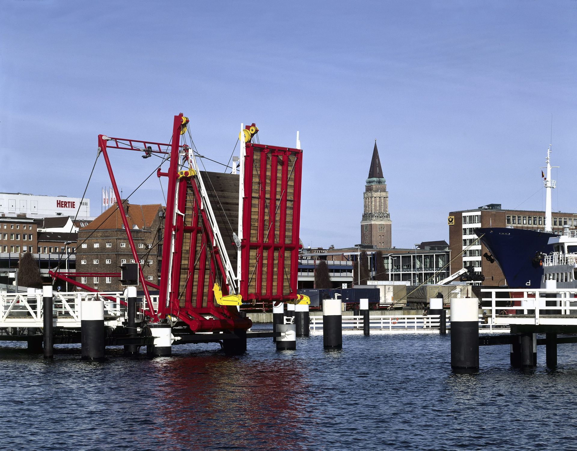 Bridge across the River Hörn - Projects - gmp Architekten