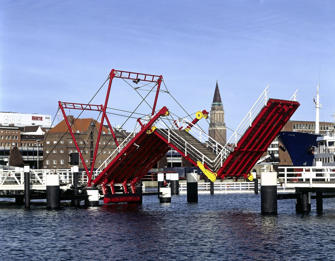 Bridge across the River Hörn - Projects - gmp Architekten