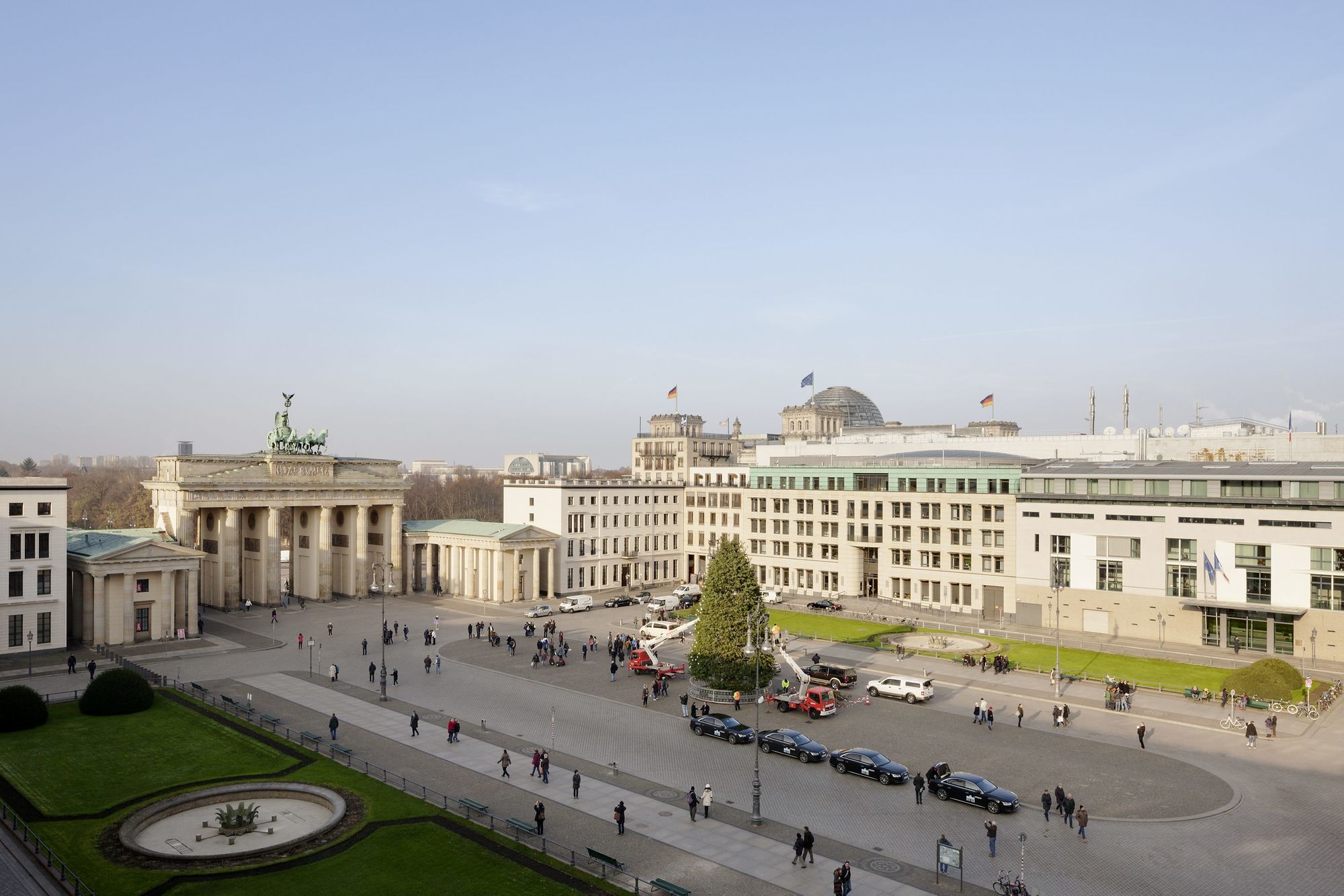 Dresdner Bank, Pariser Platz - Projects - gmp Architekten