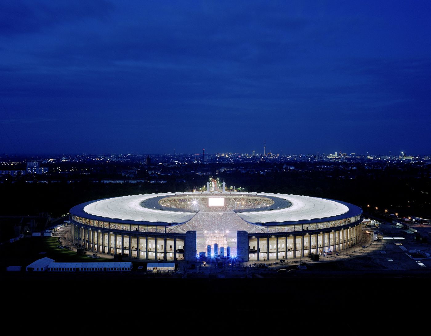 Olympiastadion Berlin, Sanierung und Überdachung - Projekte - gmp ...