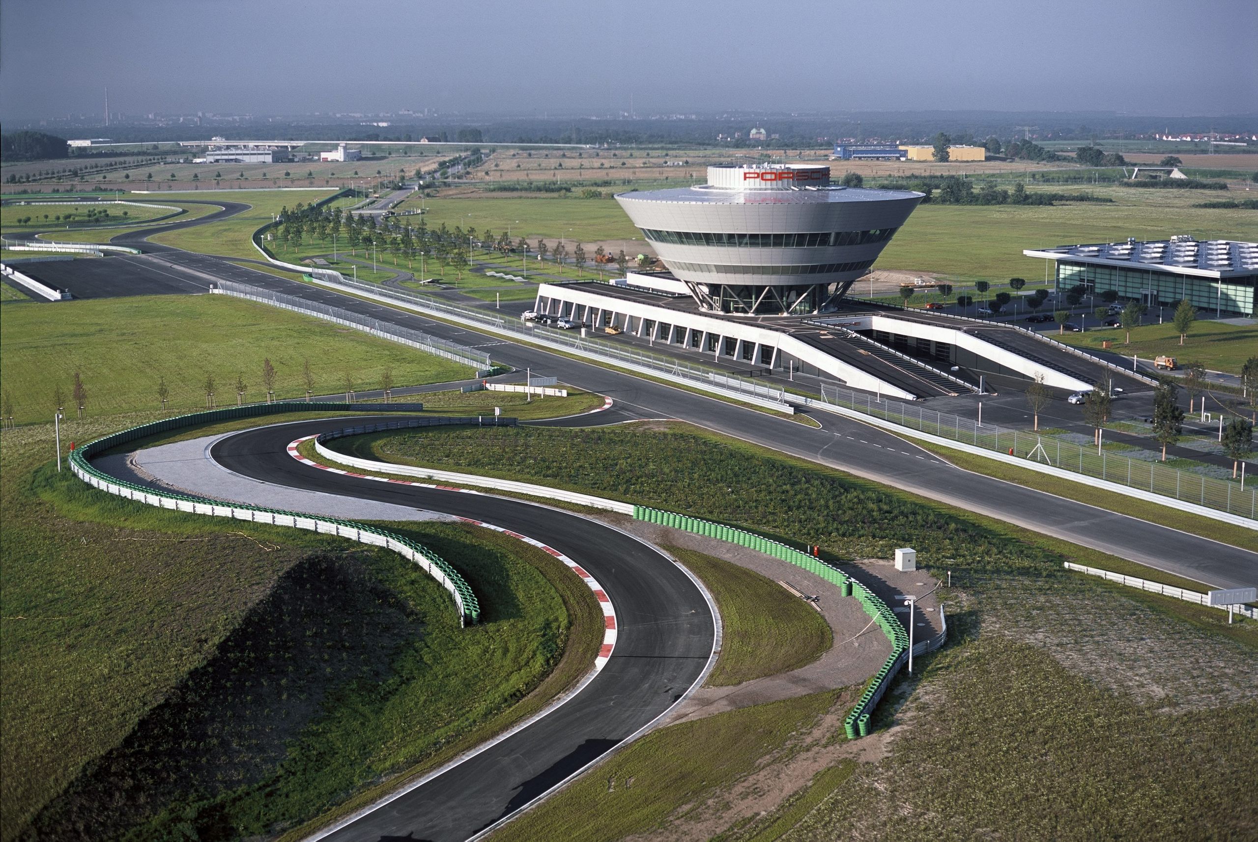 Porsche Center - Projects - gmp Architekten