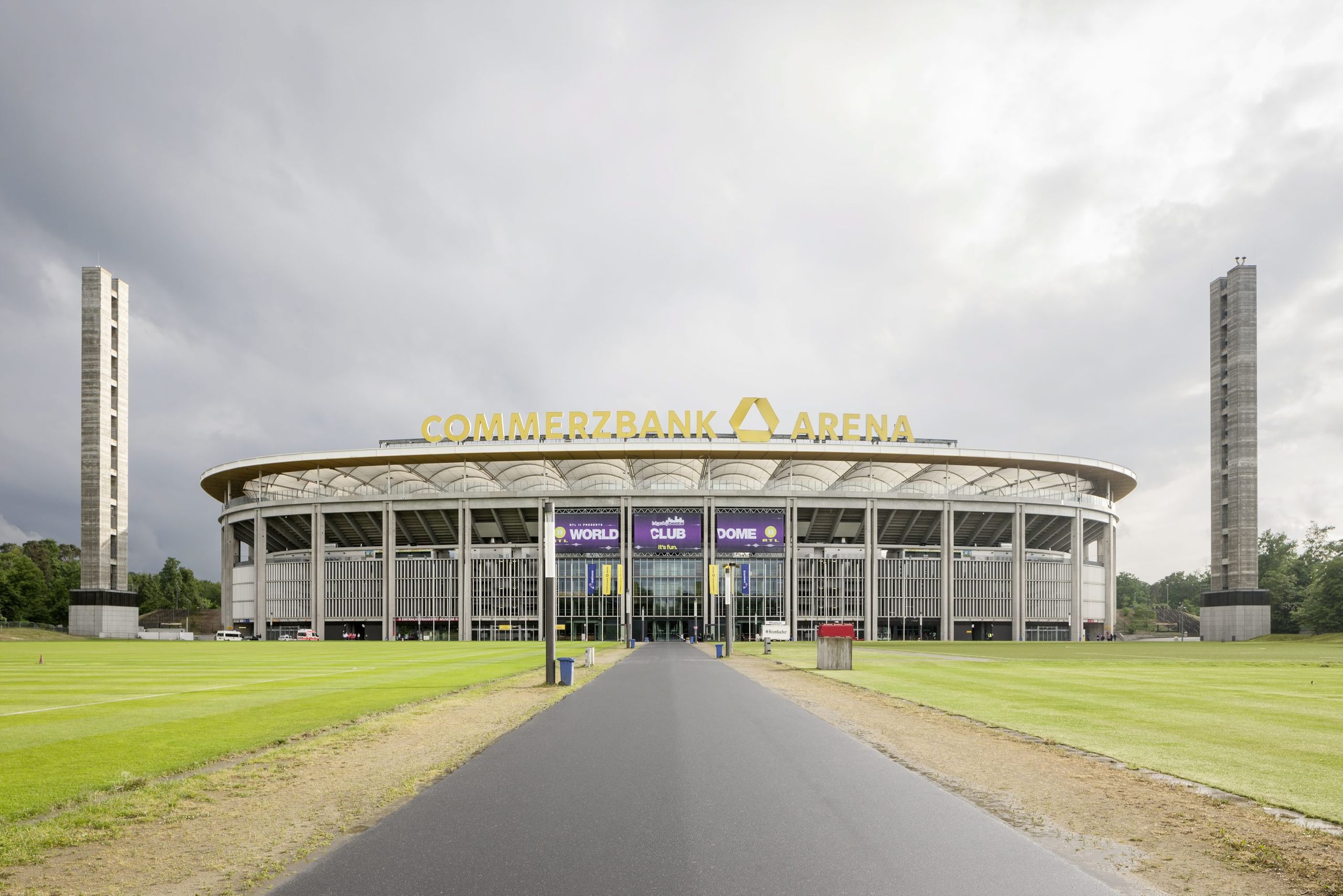 Deutsche Bank Park - Projects - gmp Architekten