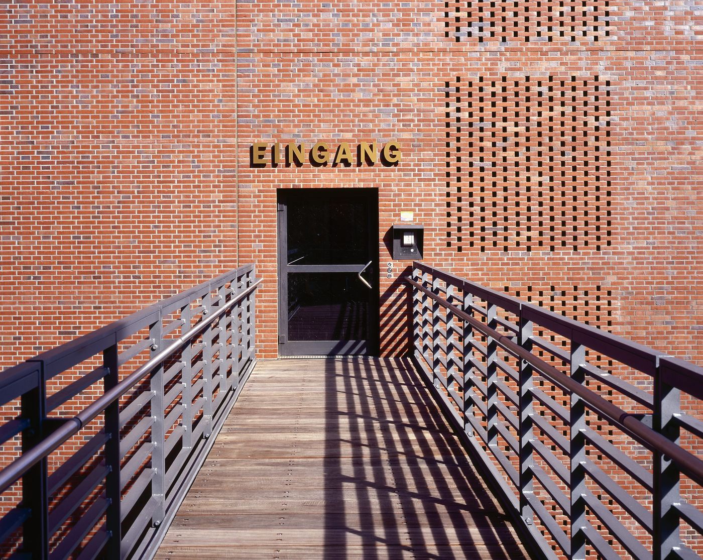 Multi-Storey Parking Garage - Projects - gmp Architekten