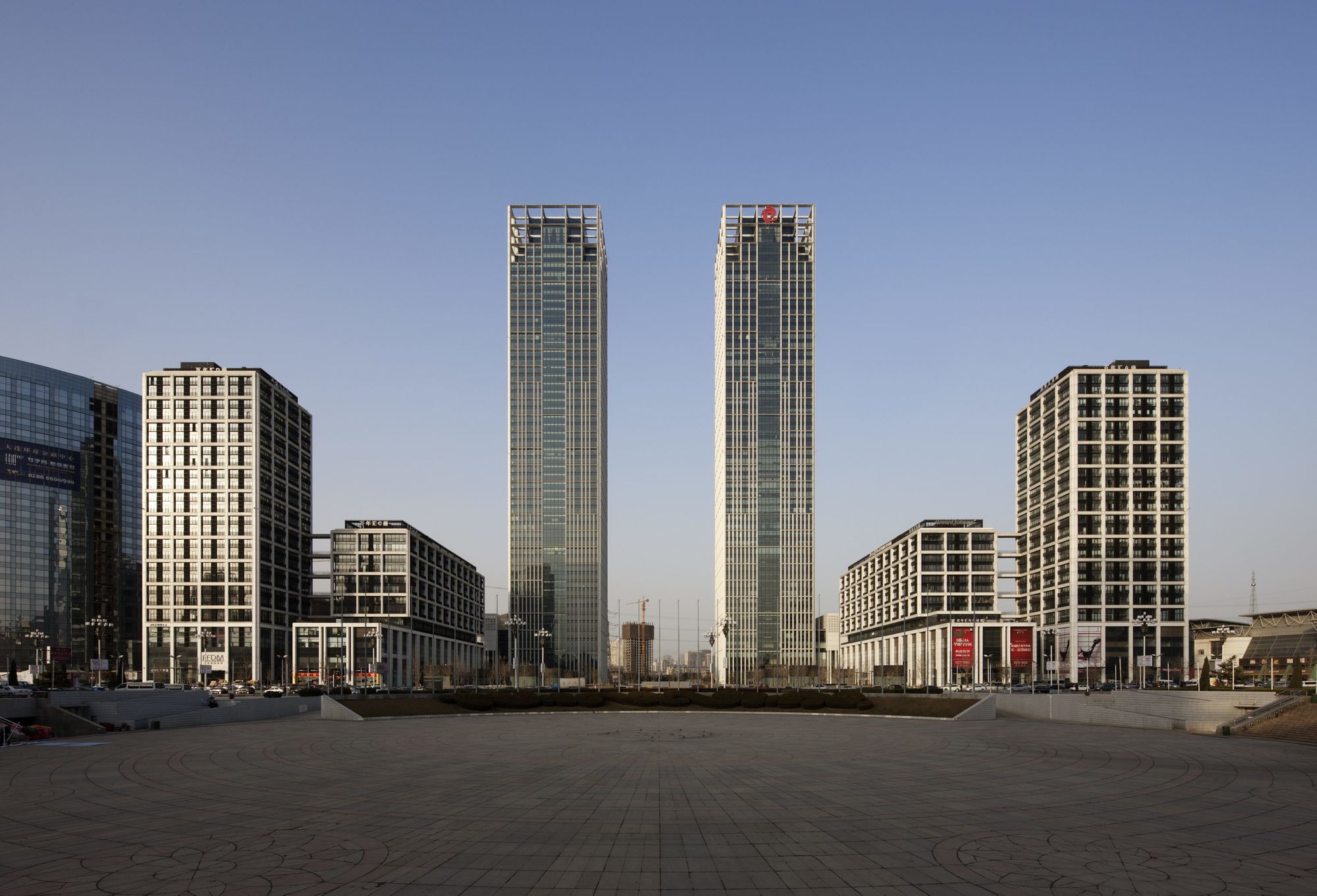 Dalian Twin Towers - Projects - gmp Architekten