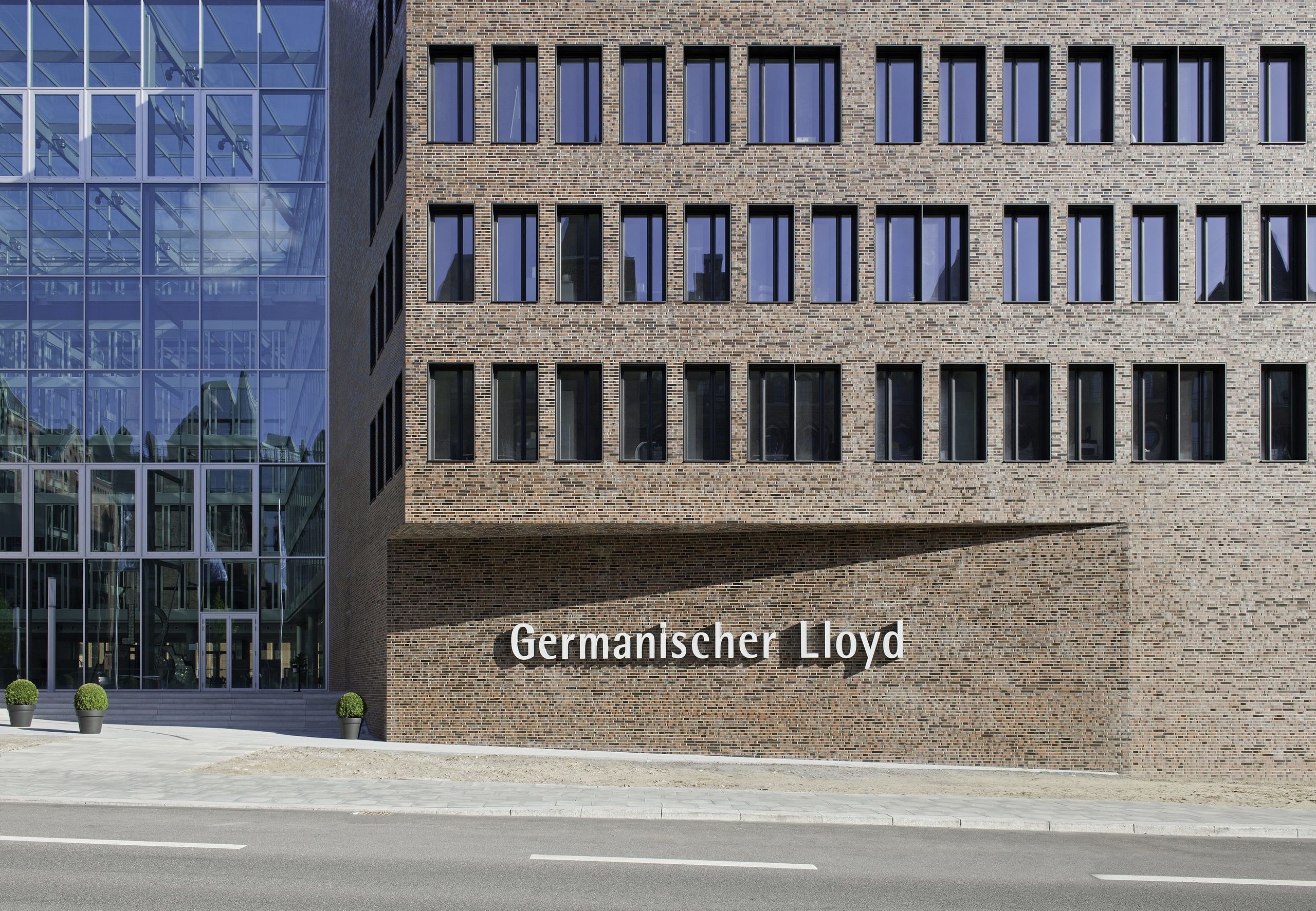 Office Building at Brooktorkai - Projects - gmp Architekten
