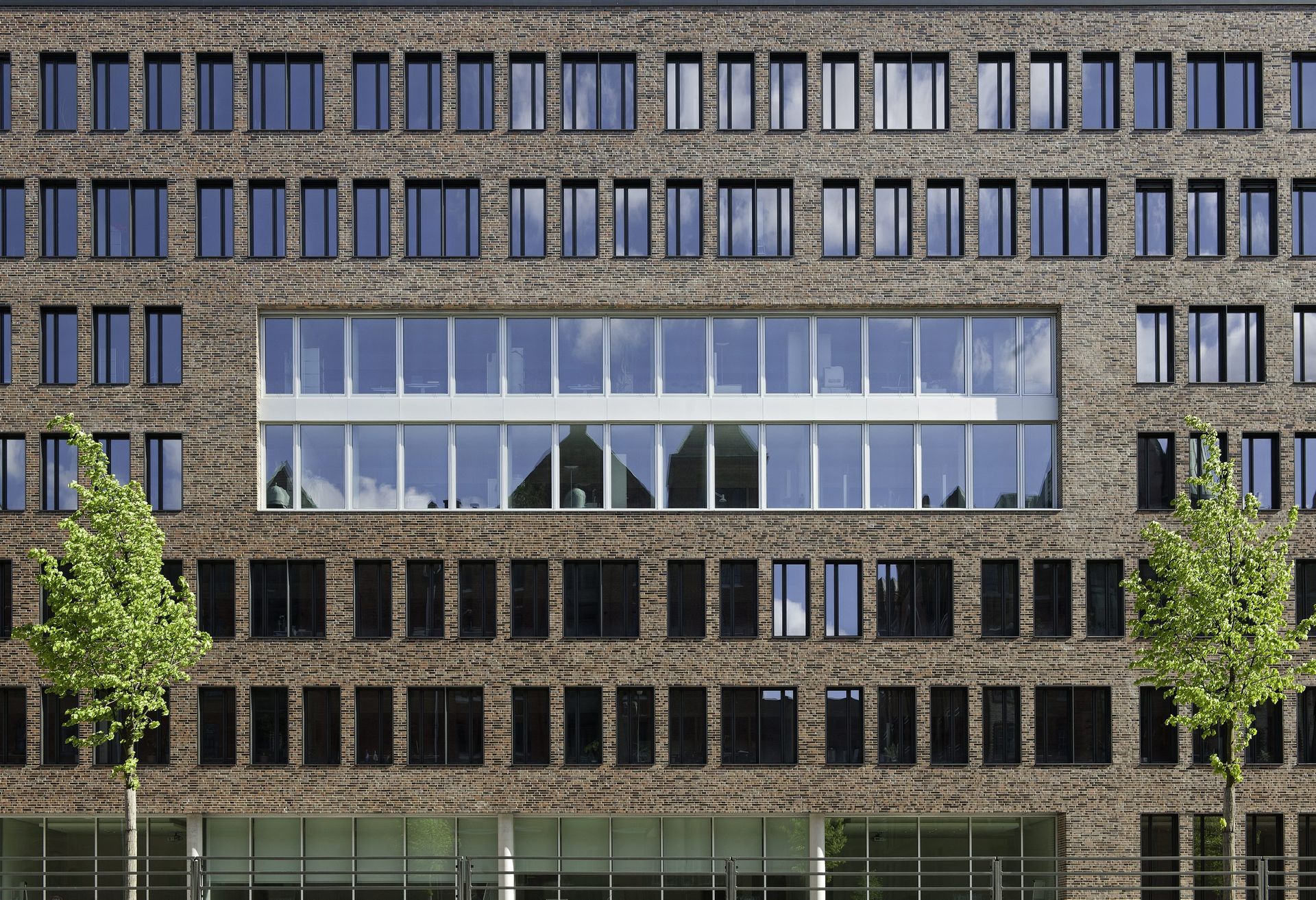 Office Building at Brooktorkai - Projects - gmp Architekten