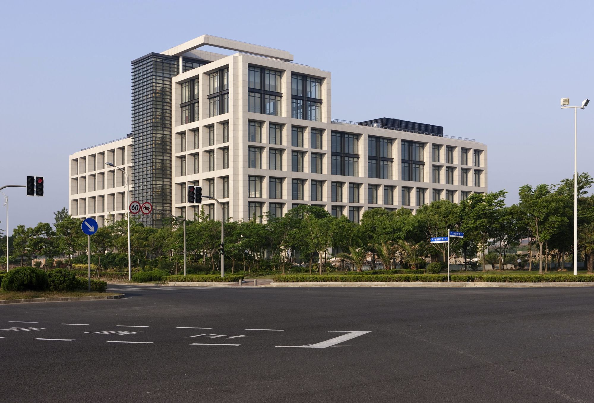 Gateway buildings - Projects - gmp Architekten