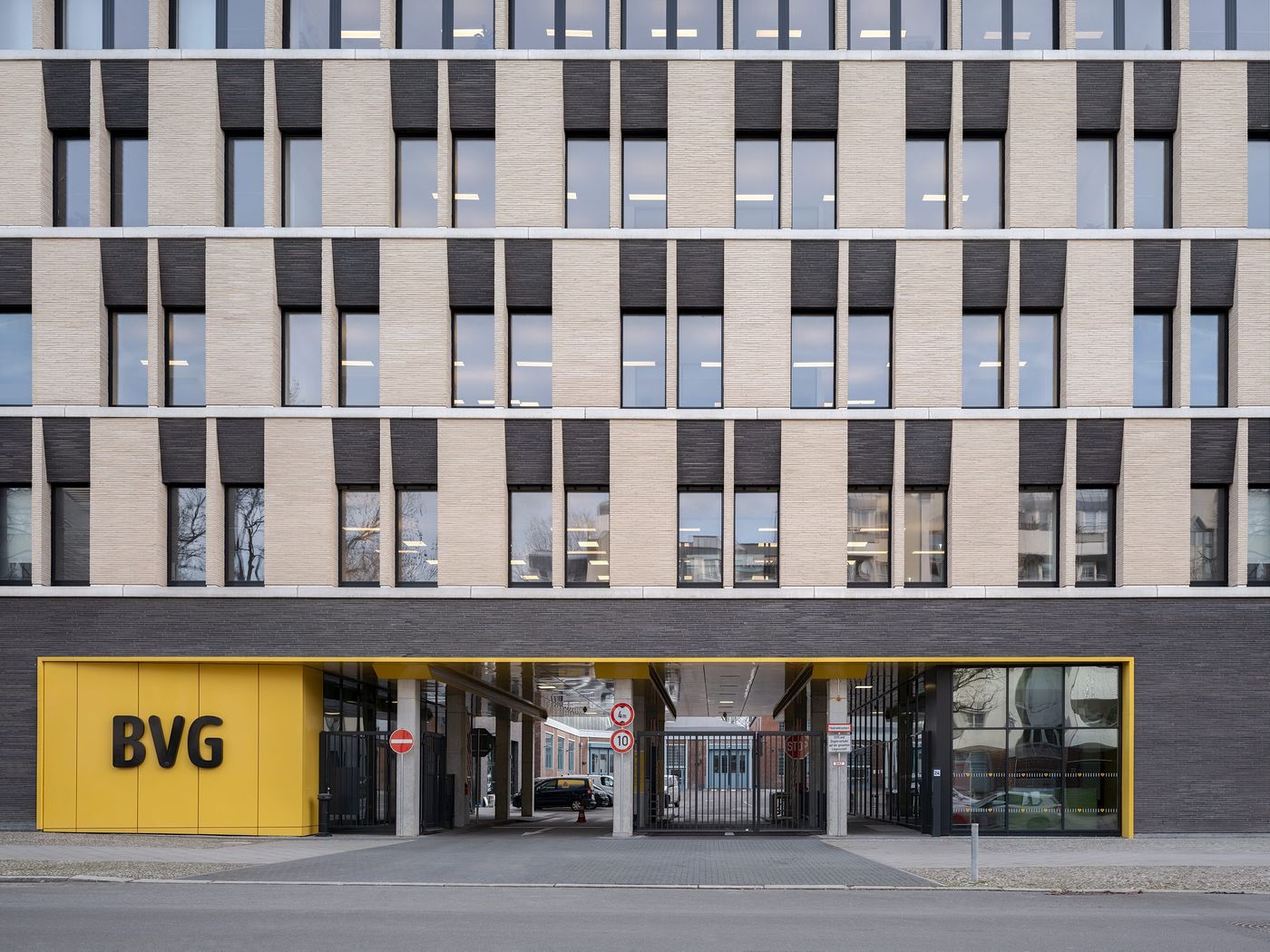 BVG Administrative Headquarters, Usedomer Straße - 项目 - gmp Architekten