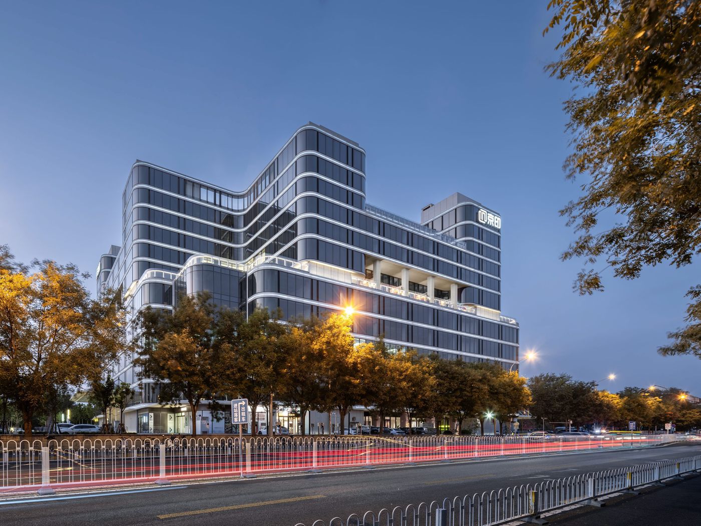 Conversion of a Shopping Mall Multifunctional Office Complex by gmp in ...